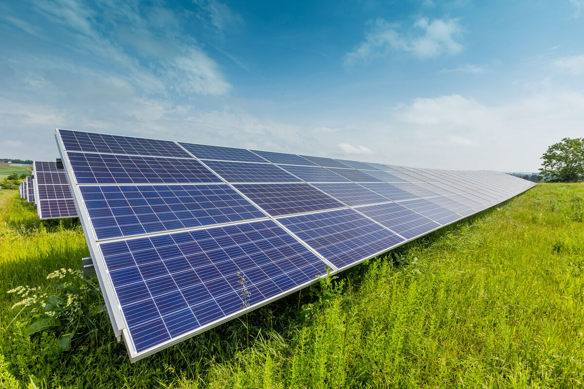 Freiflächen-PV-Anlagen sind wichtiger Baustein für die Energiewende | hessen.de